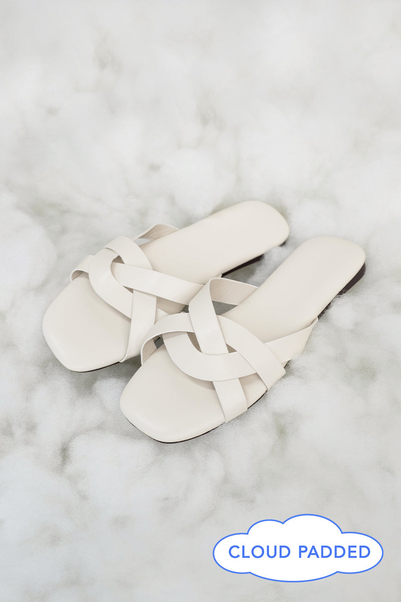 Evie Interlocking Cloud Sliders in Cream – Sunday Staples