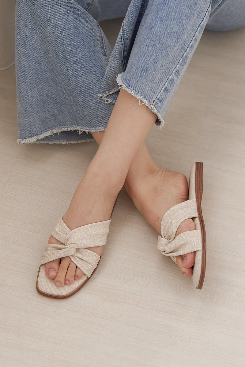 Jessa Cloud Sliders in Waterproof Linen – Sunday Staples