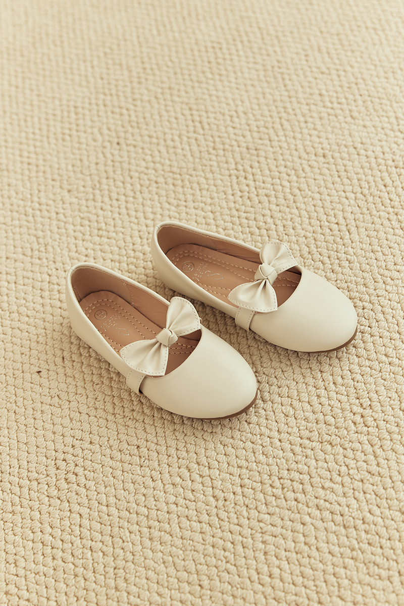 Sable Kids Ribbon Flats in Cream – Sunday Staples