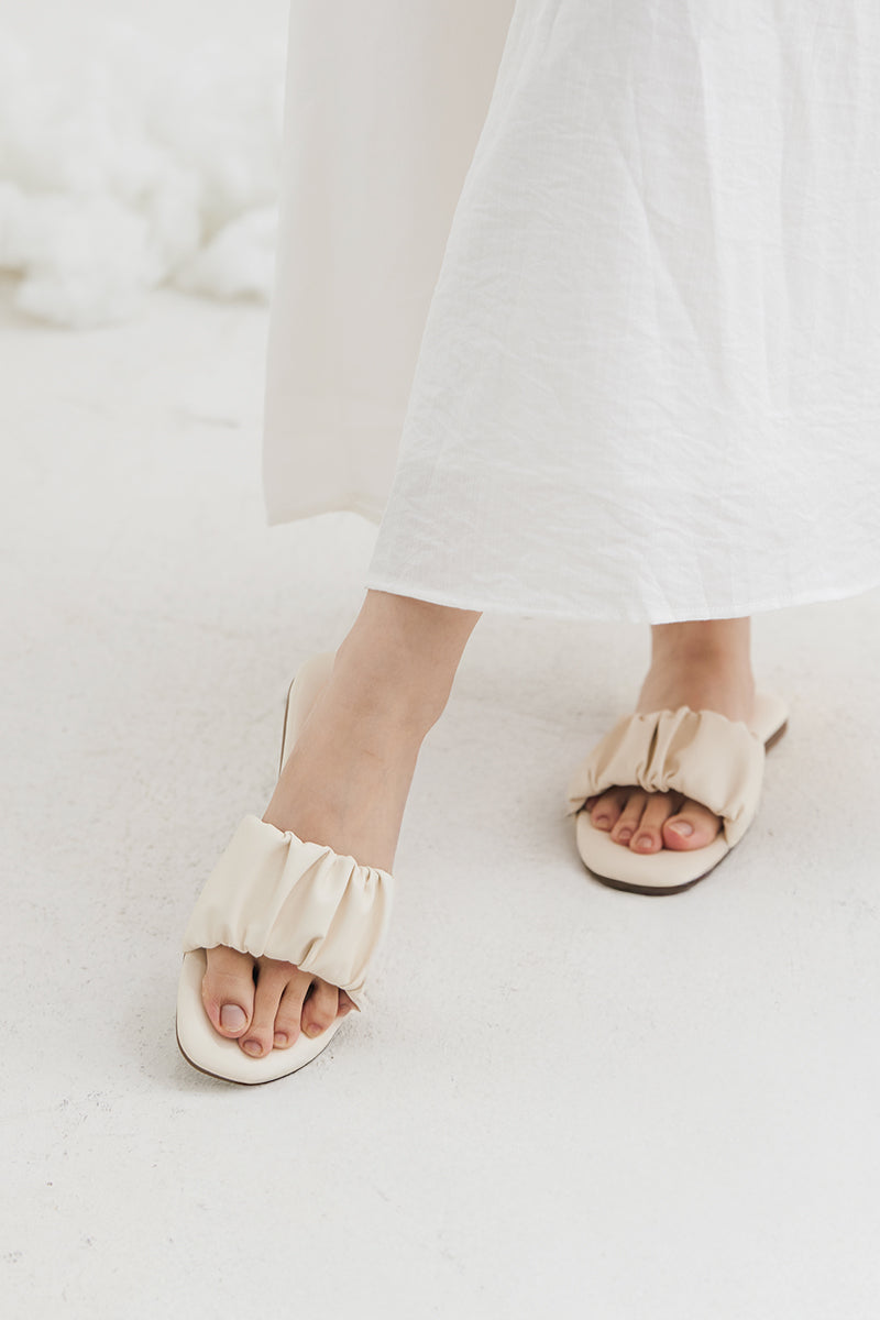 Willow Cloud Sliders in Cream – Sunday Staples